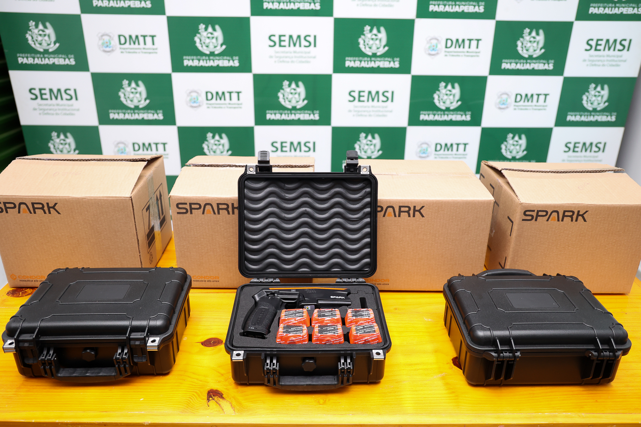 Segurança: agentes de trânsito recebem armas de choque (Spark) - Infopebas