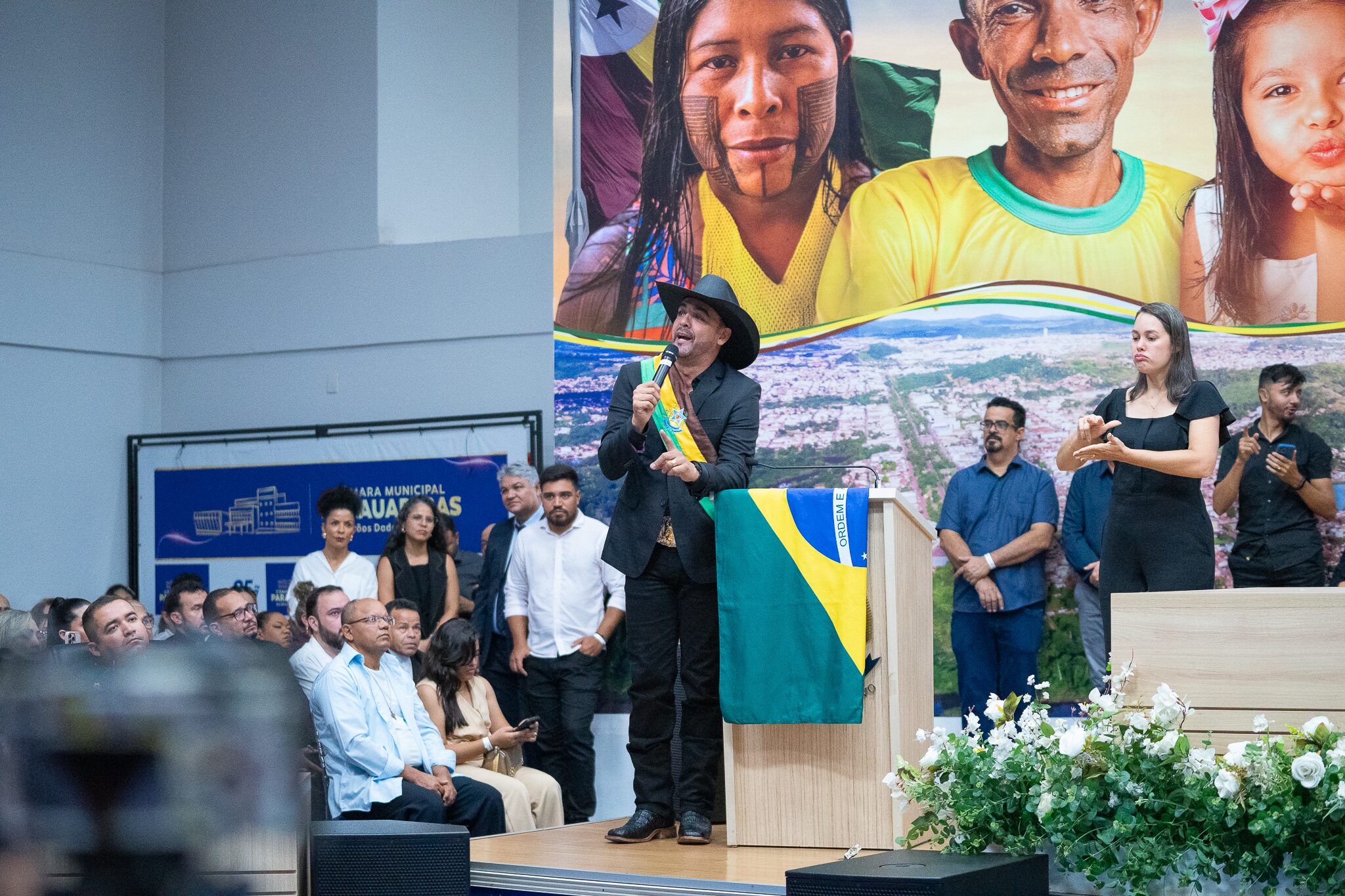 Prefeito Aurélio Goiano toma posse em sessão solene na Câmara Municipal ...